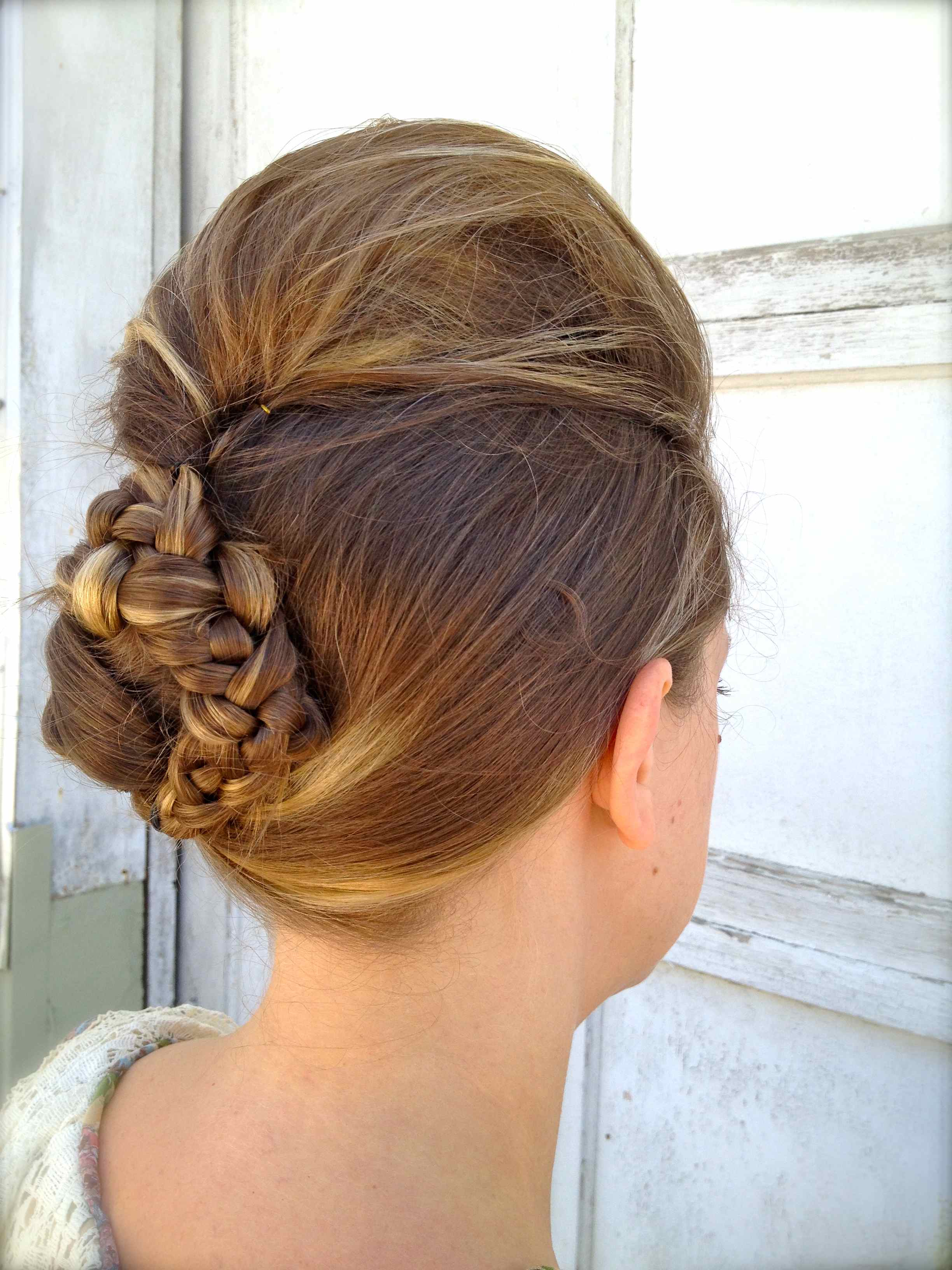 roxiejanehunt | DIY friday: A modern, elegant braided DIY bride hairstyle